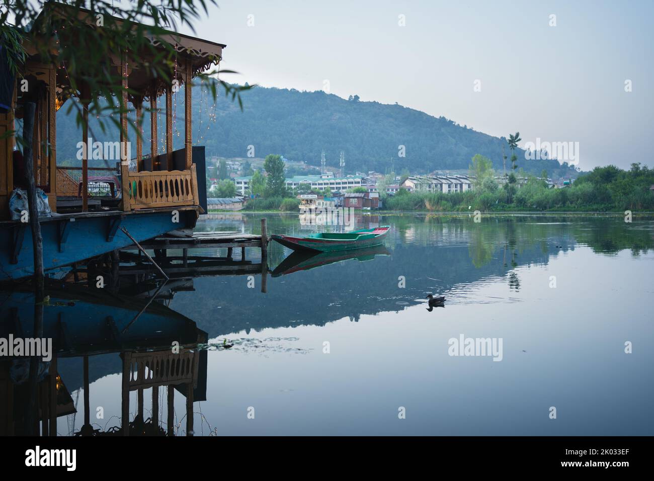 Floating city houseboat community hi-res stock photography and images ...
