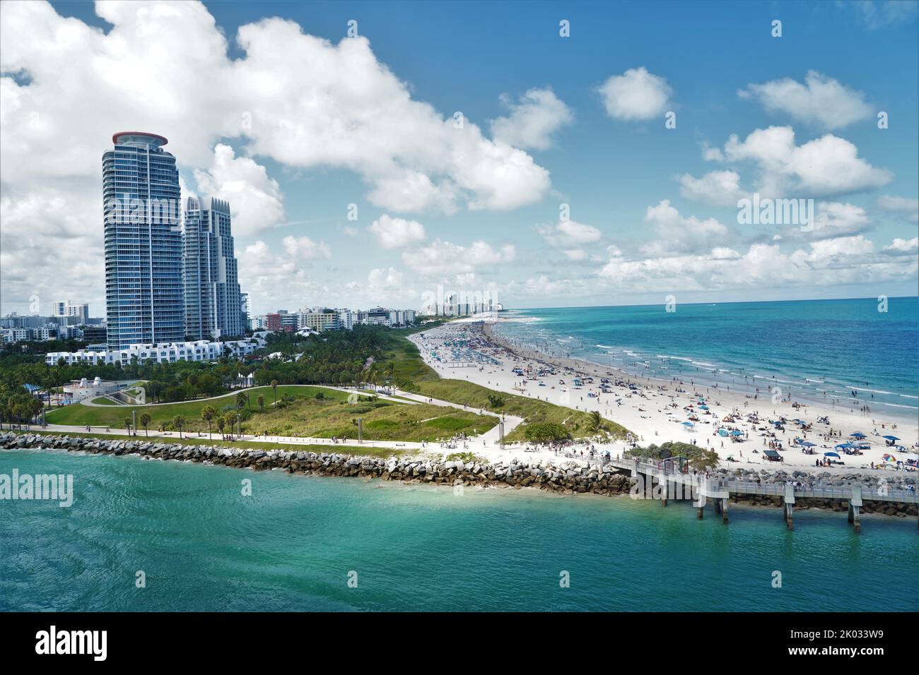 Bright scenic morning view of paradise South Pointe park and pier, most ...