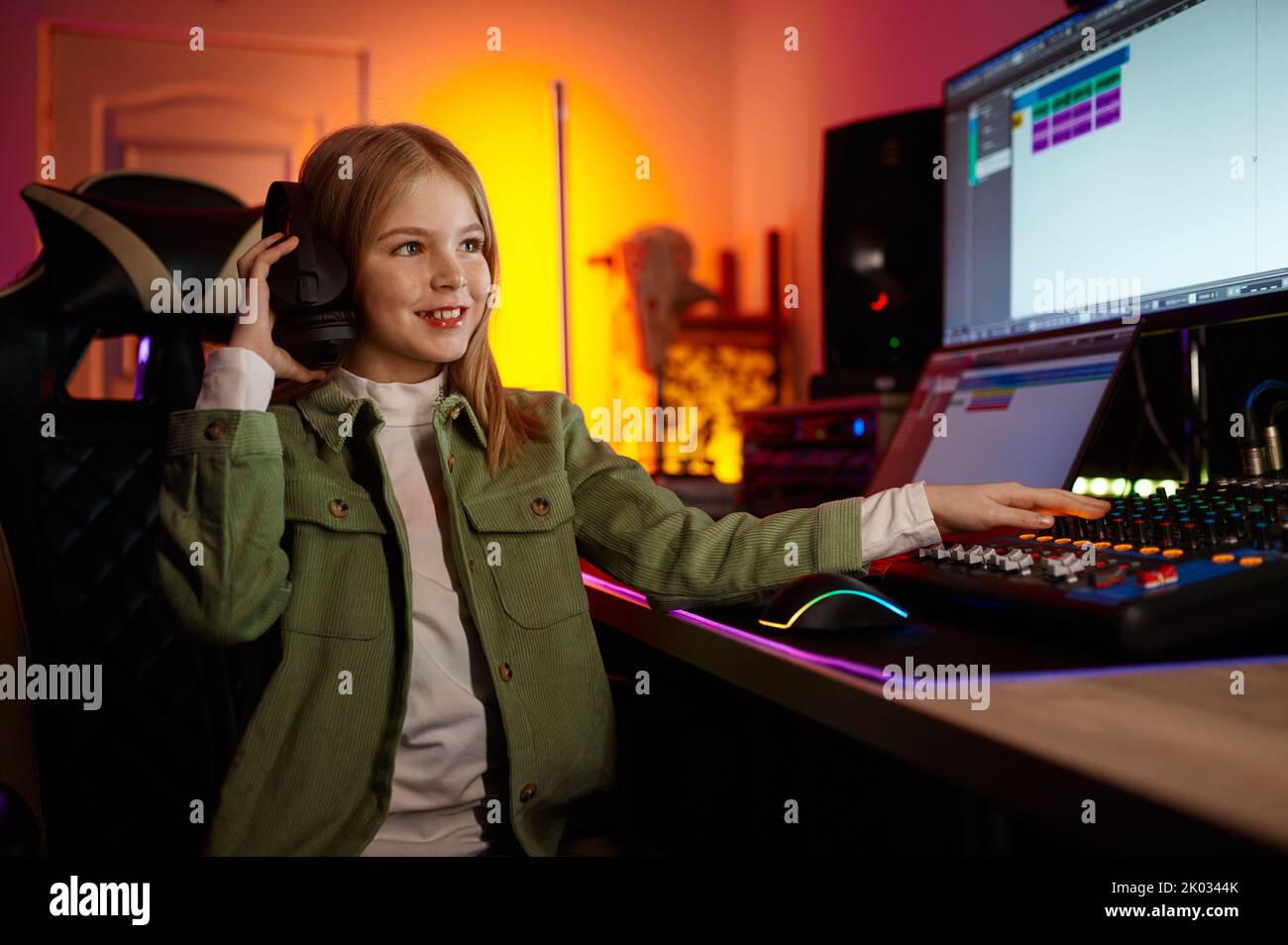 Mixing desk headphones hi-res stock photography and images - Alamy