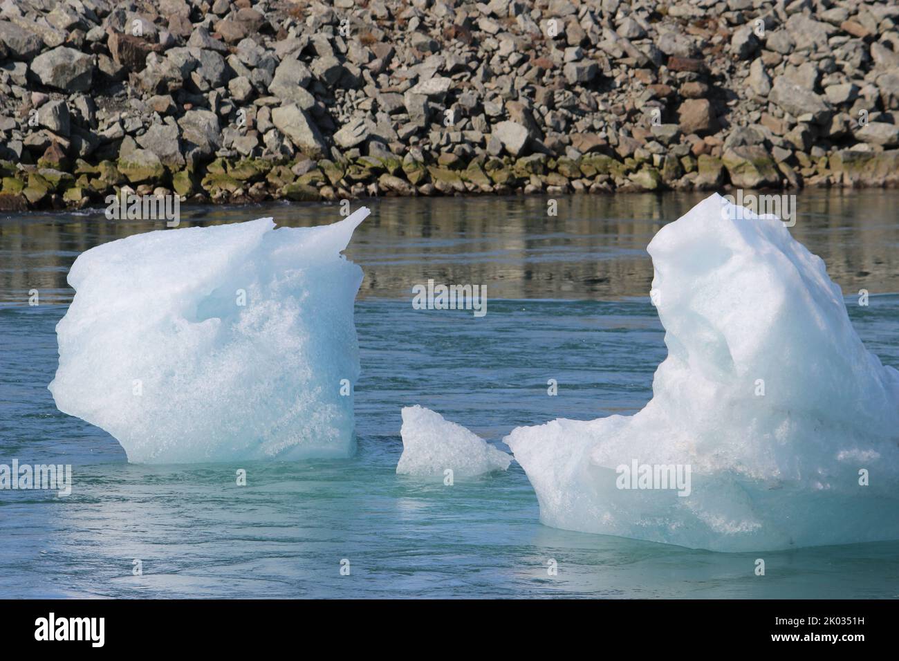 A cold scene of white ice on the ocean water Stock Photo - Alamy