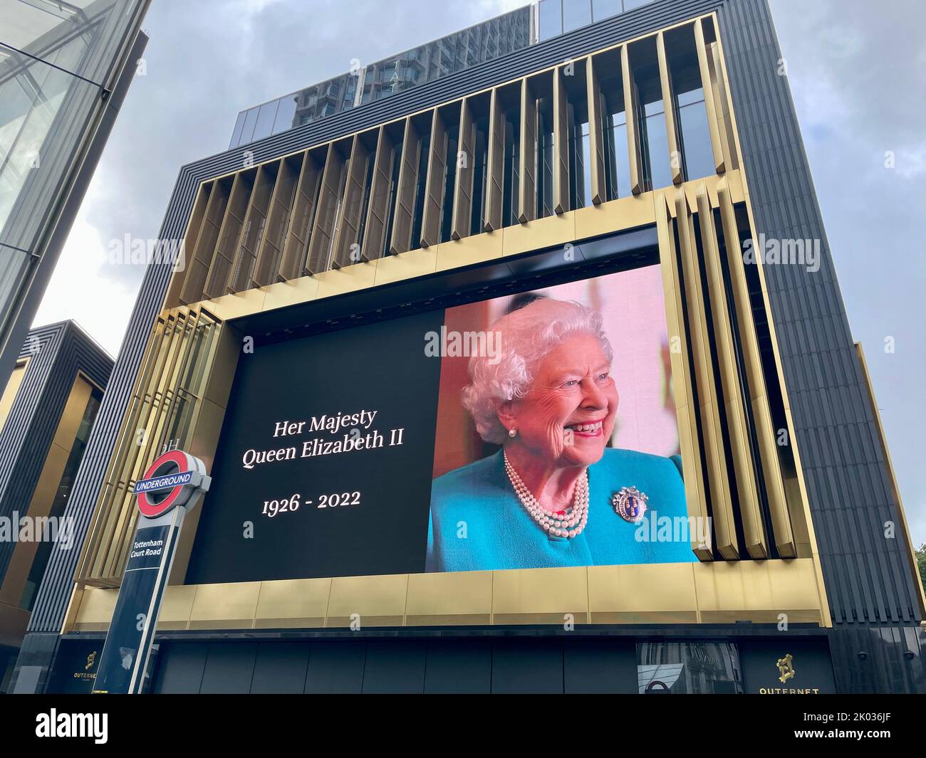 London billboard sad hi-res stock photography and images - Alamy