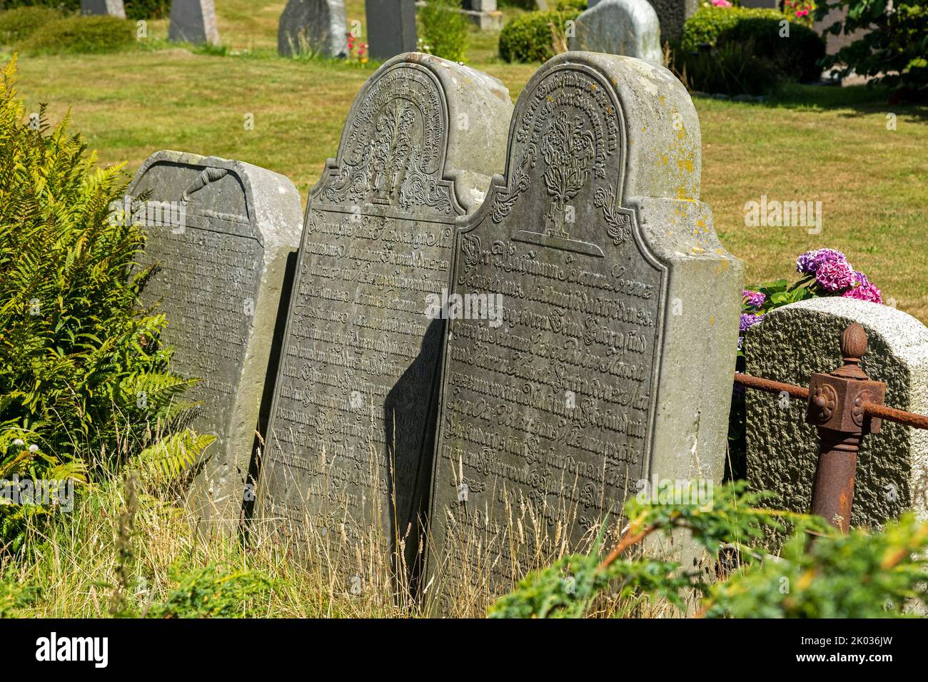 Gravestones tombstones headstones hi-res stock photography and images ...