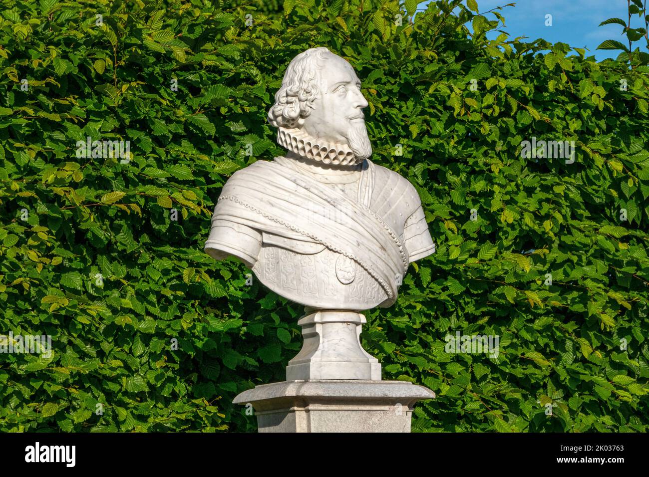 Bust on the main avenue in sanssouci park hi-res stock photography and ...