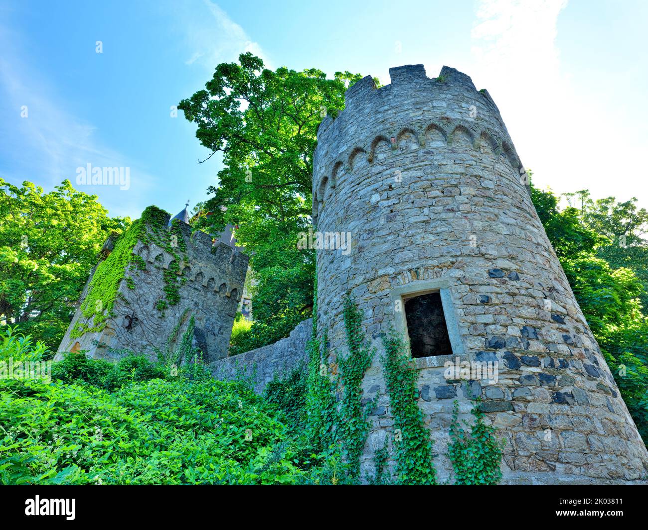 Round tower on the western castle wall hi-res stock photography and ...