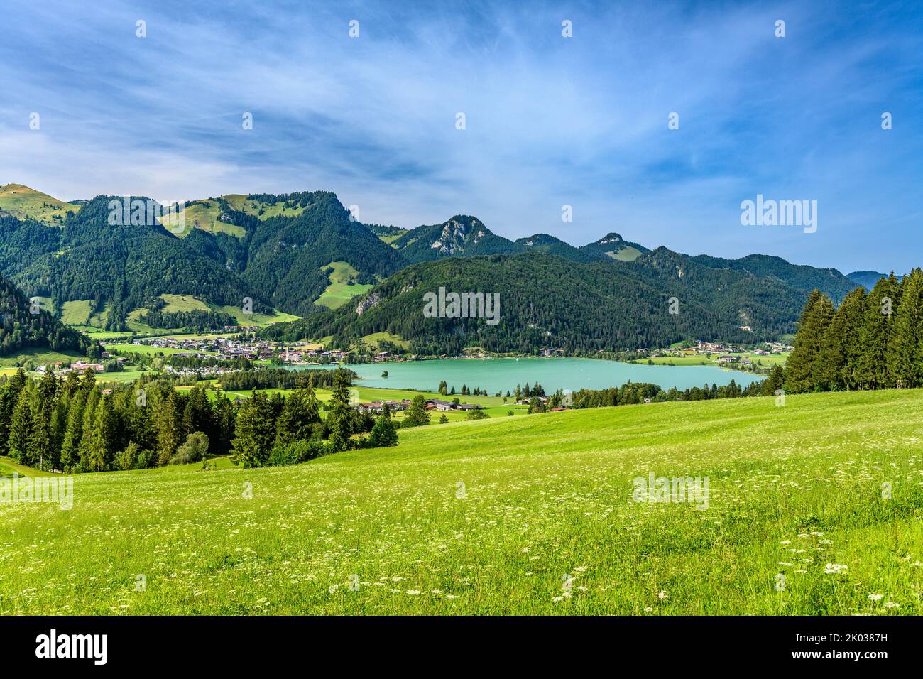 Austria, Tyrol, Kaiserwinkl, Walchsee with village view, view near Oed ...