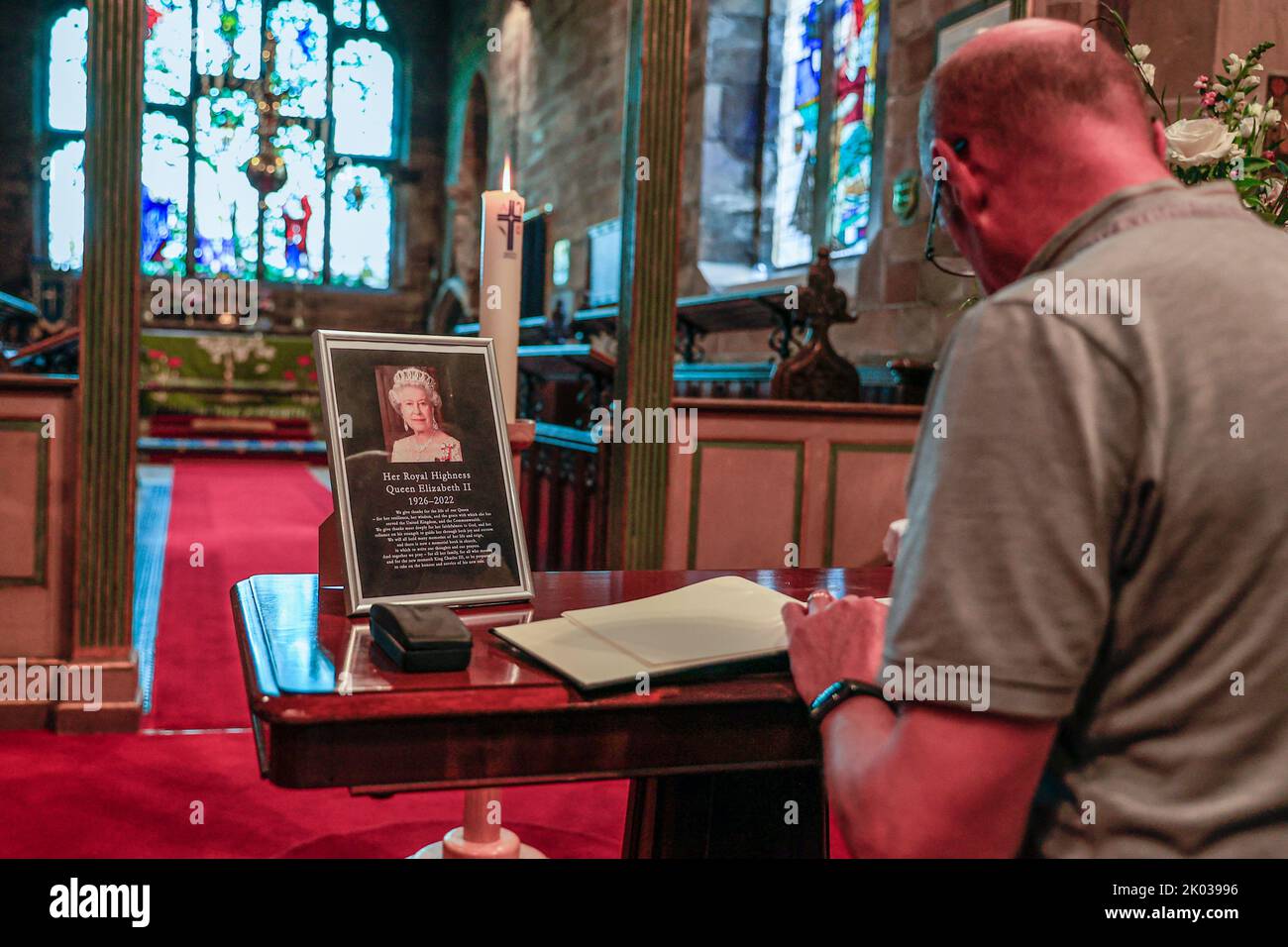 Signing condolence book hi-res stock photography and images - Alamy