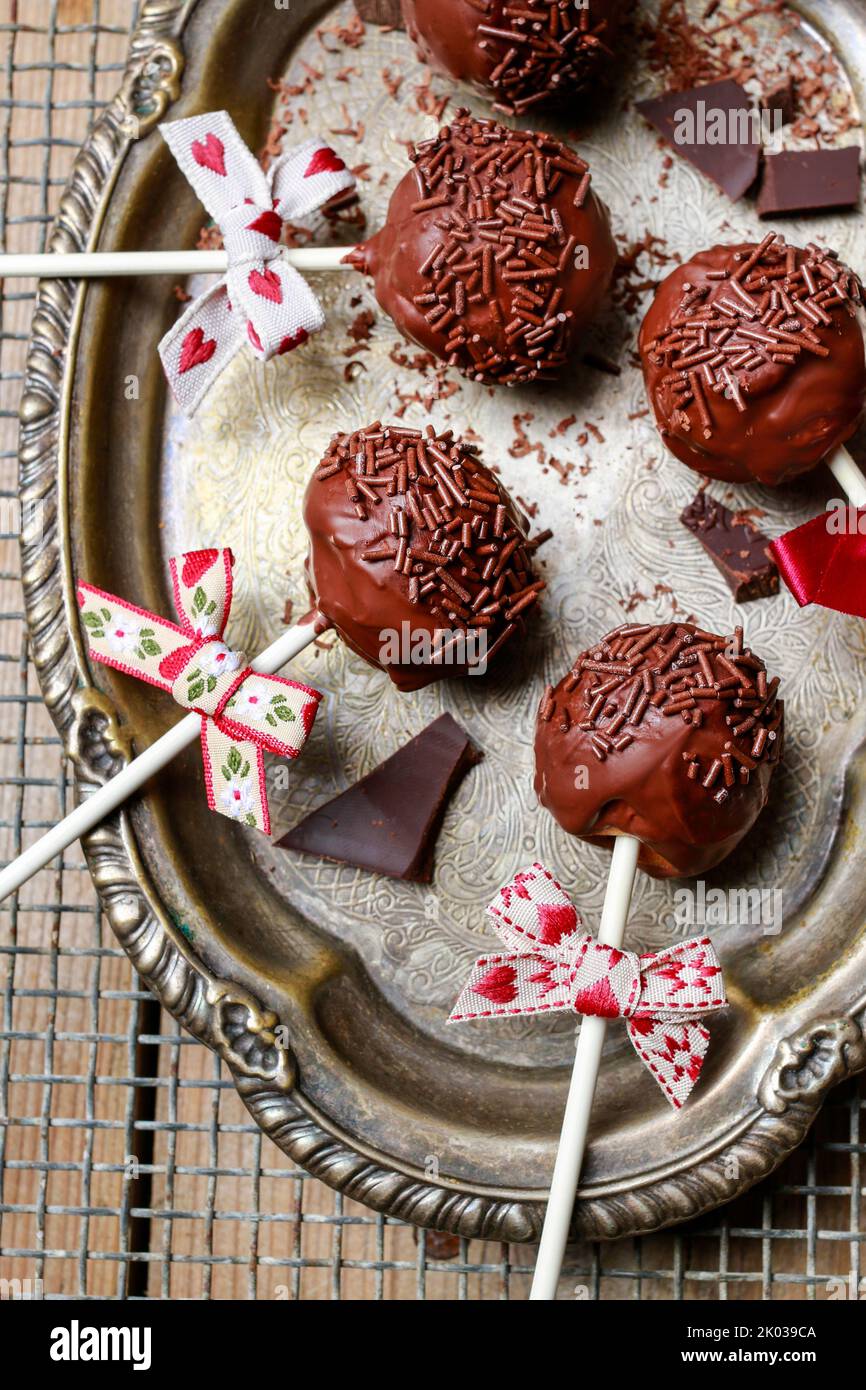 Chocolate cake pops. Party dessert Stock Photo - Alamy