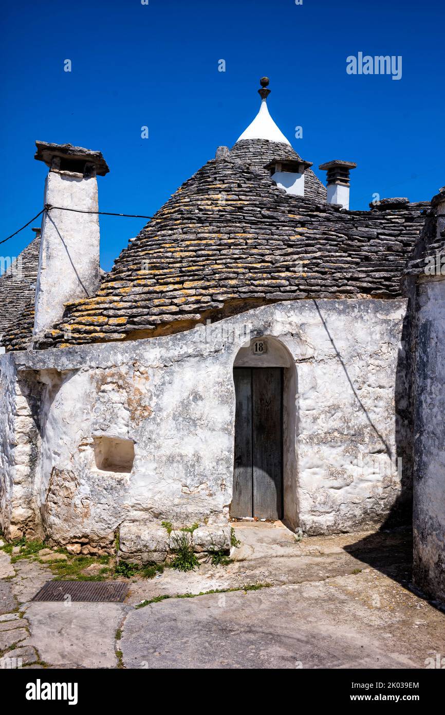 Trullo in Alberobello, Puglia, Italy Stock Photo - Alamy
