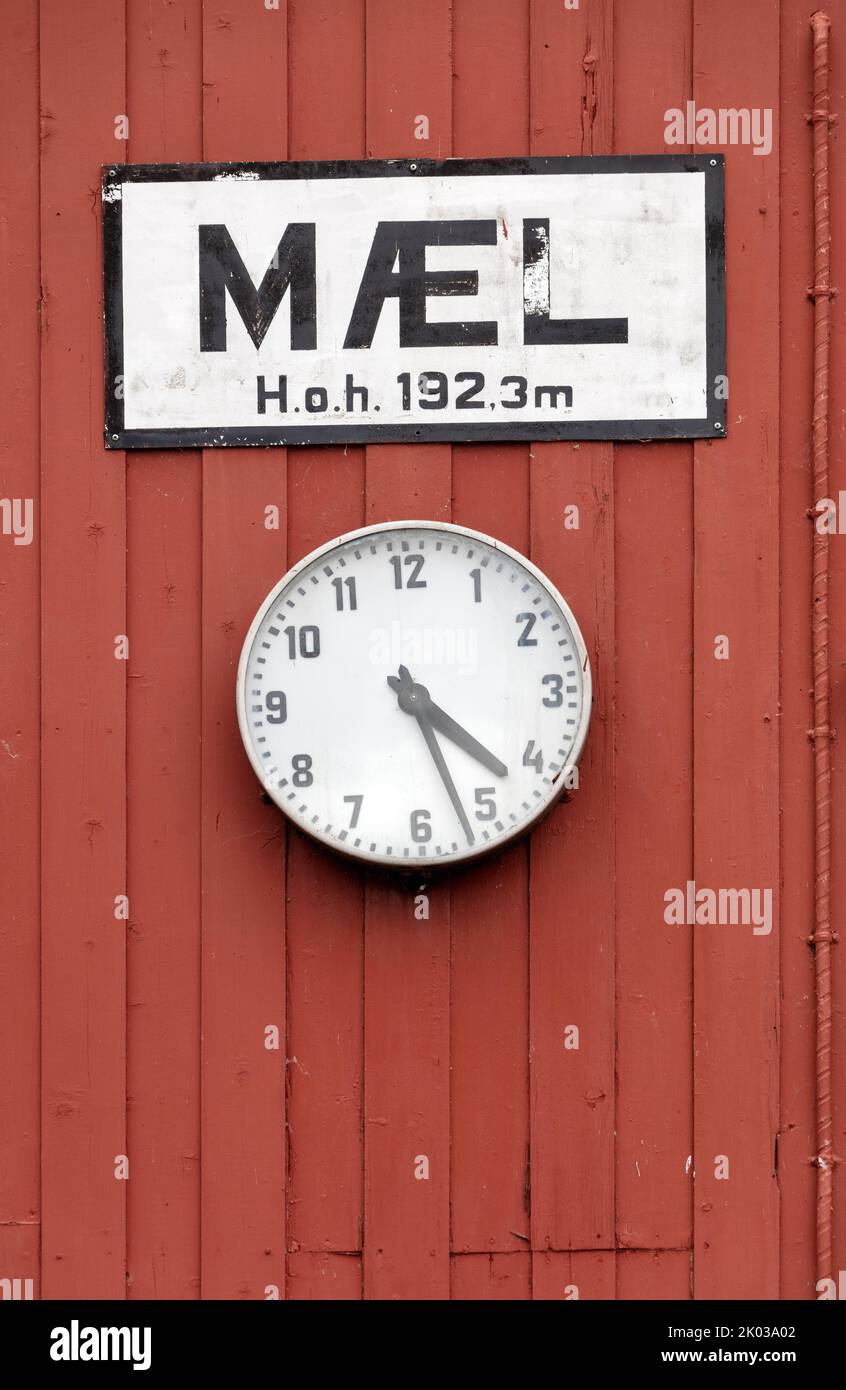 Norway, Vestfold og Telemark, Rjukan, Mæl, wall, station sign, clock ...