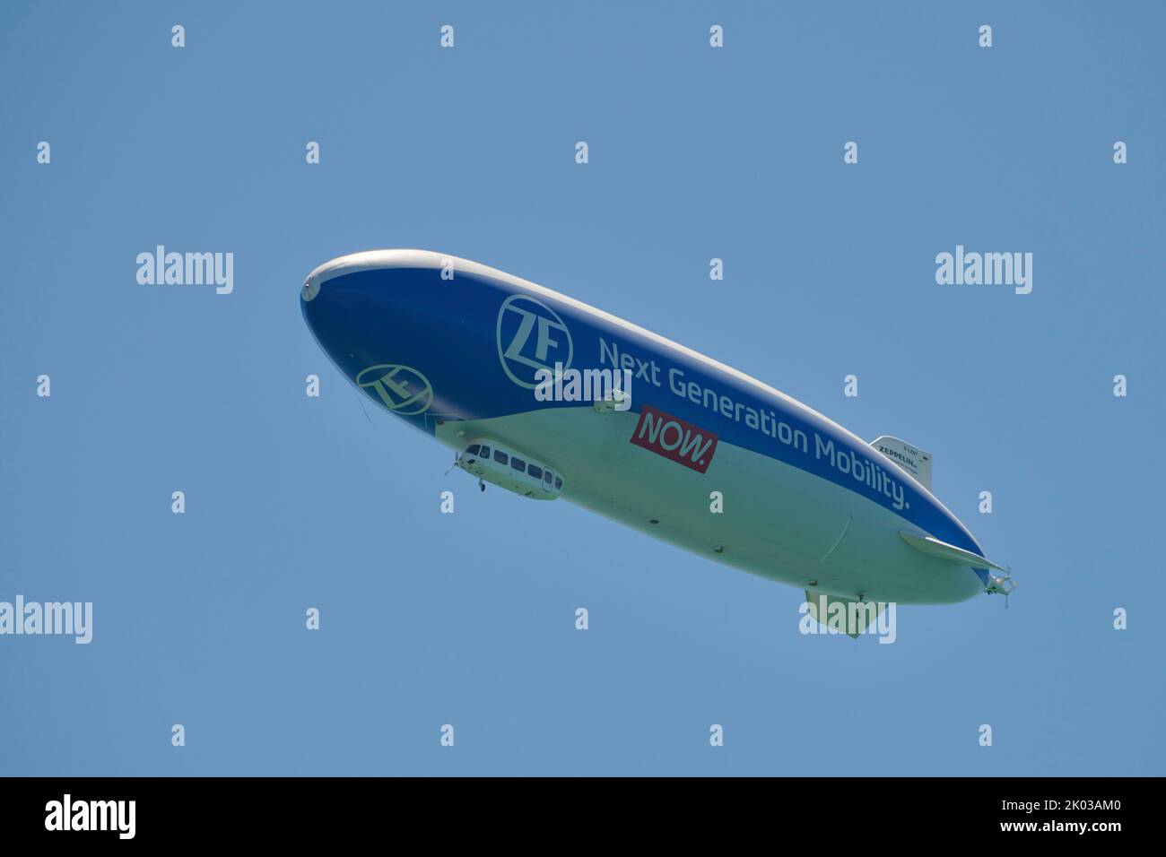 Advertising zeppelin hi-res stock photography and images - Alamy