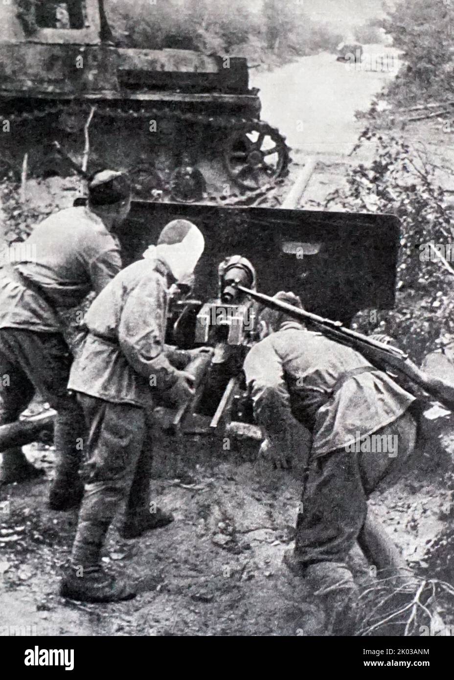 Soviet machine gun crew at the firing position. Russia. World War Two ...