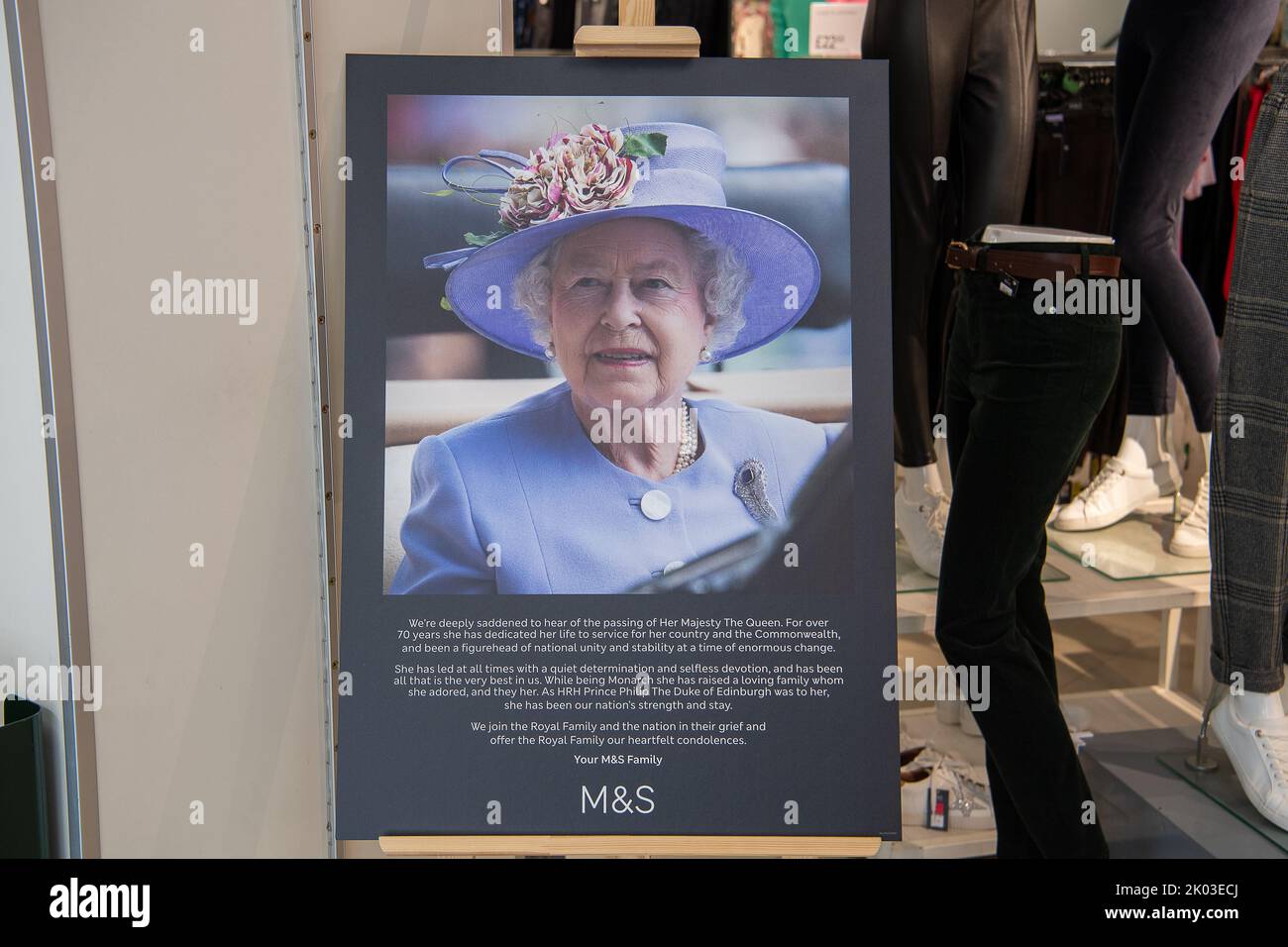 Mourning picture of queen elizabeth hi-res stock photography and images ...
