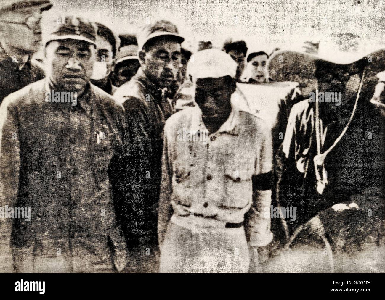 After Guan Xiangying's memorial meeting, Zhu De and Ren Bishi observed ...