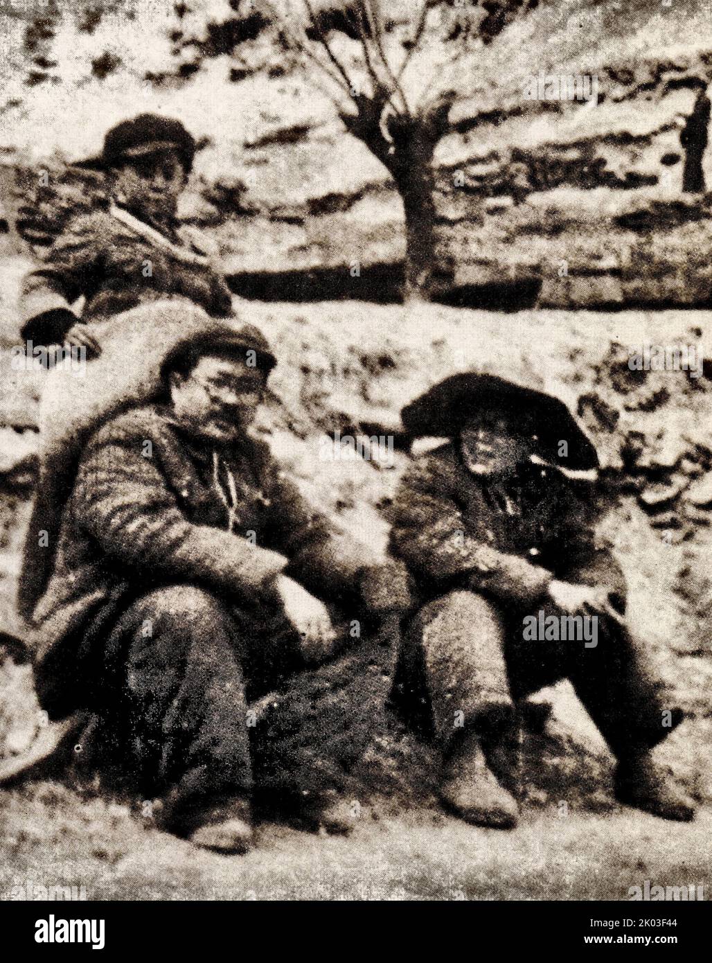 Ren Bishi and Lu Dingyi rested during the march. Ren Bishi was a ...