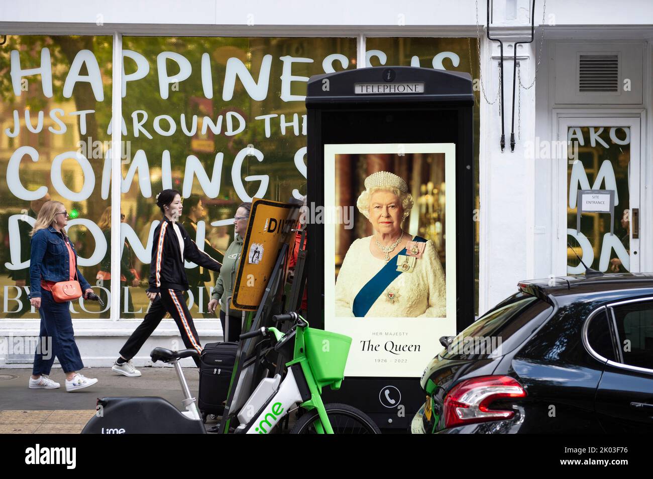 Digital advertising signs around London display portraits of Queen ...