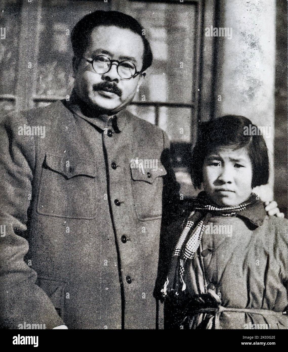 Ren Bishi and his second eldest daughter Yuanzheng. Ren Bishi was a ...