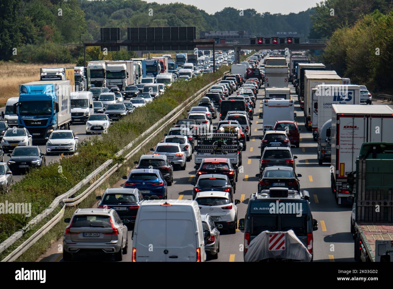 Traffic jam on the A3 motorway, over 8 lanes, in both directions ...