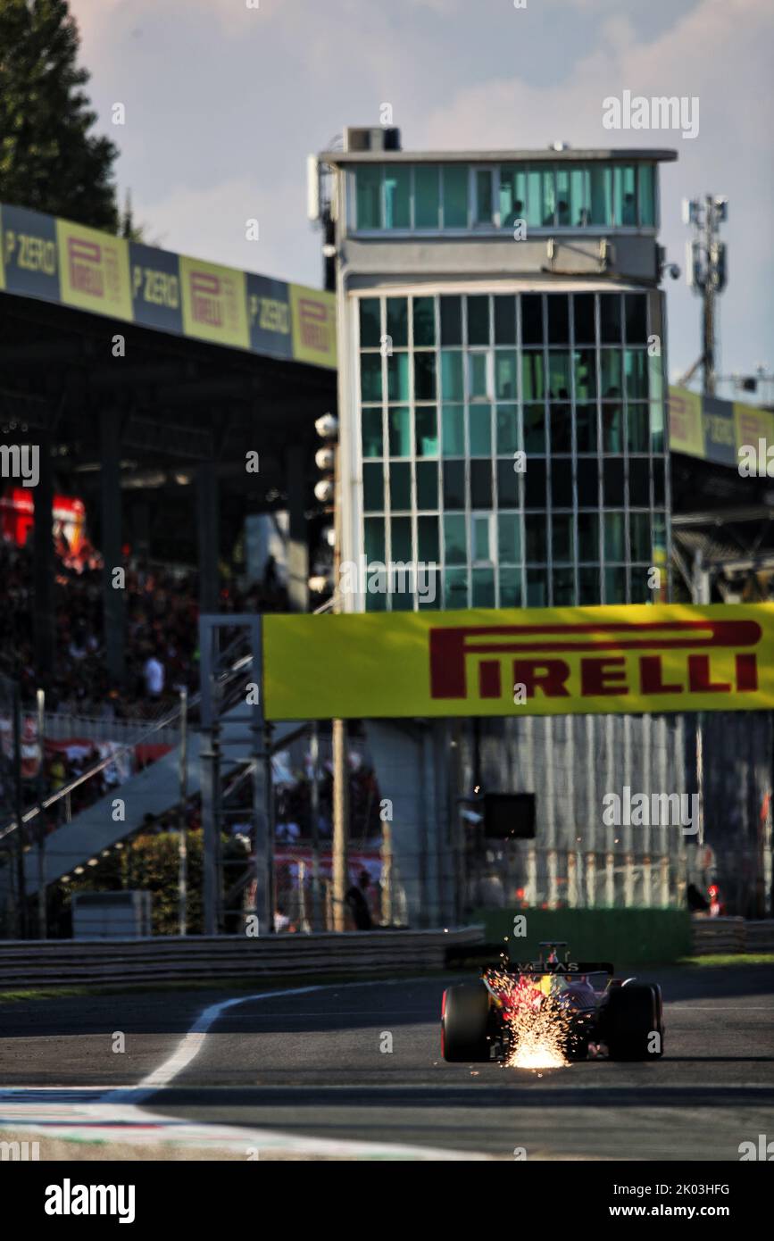 Charles Leclerc (MON) Ferrari F1-75 sends sparks flying. Italian Grand ...
