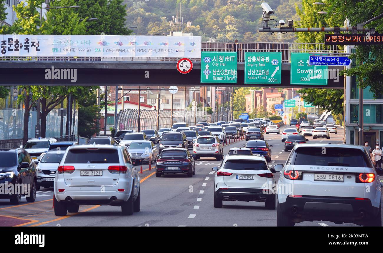 Busy 6 lane highway in Central Seoul, South Korea Stock Photo - Alamy