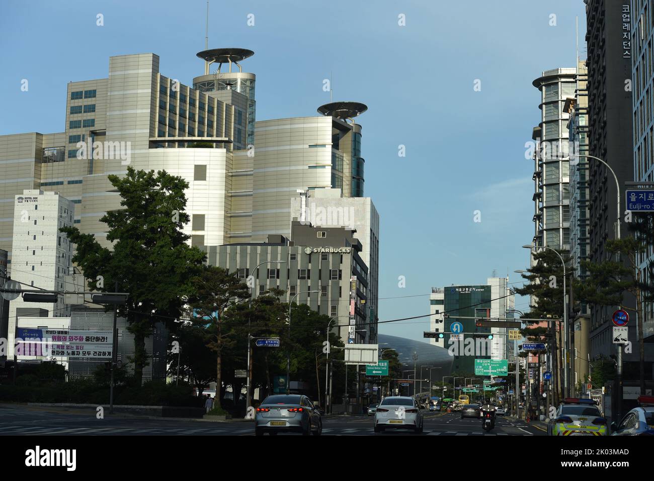 modern skyscraper in Seoul, South Korea Stock Photo - Alamy