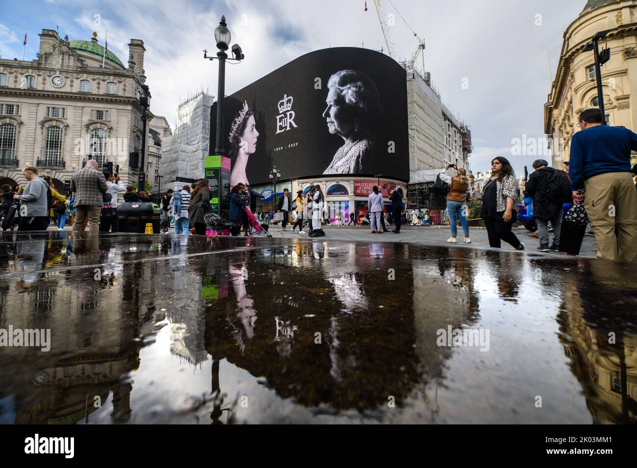 Piccadilly gates hi-res stock photography and images - Alamy