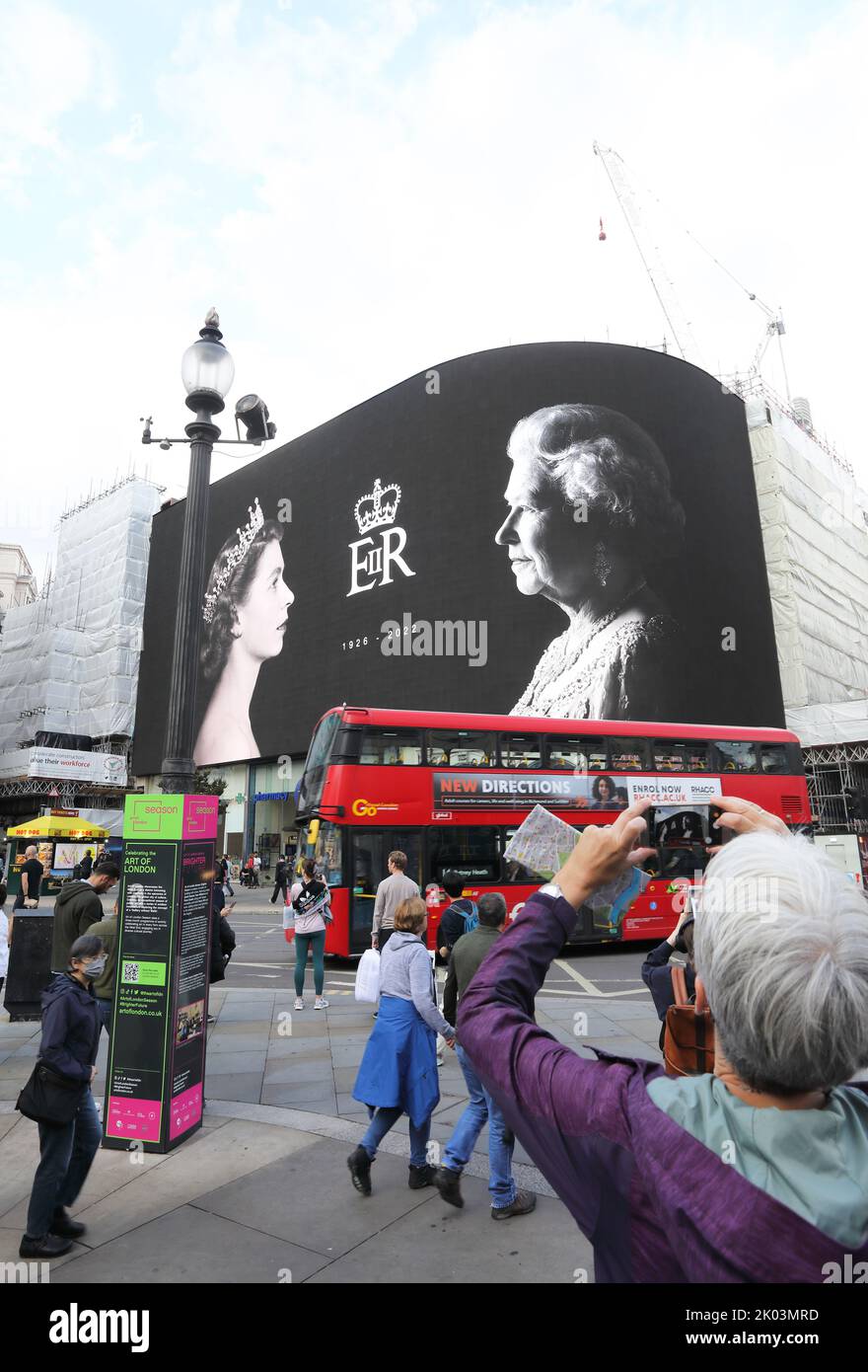 London, UK. 9th September 2022. Following her sad death, tributes to ...