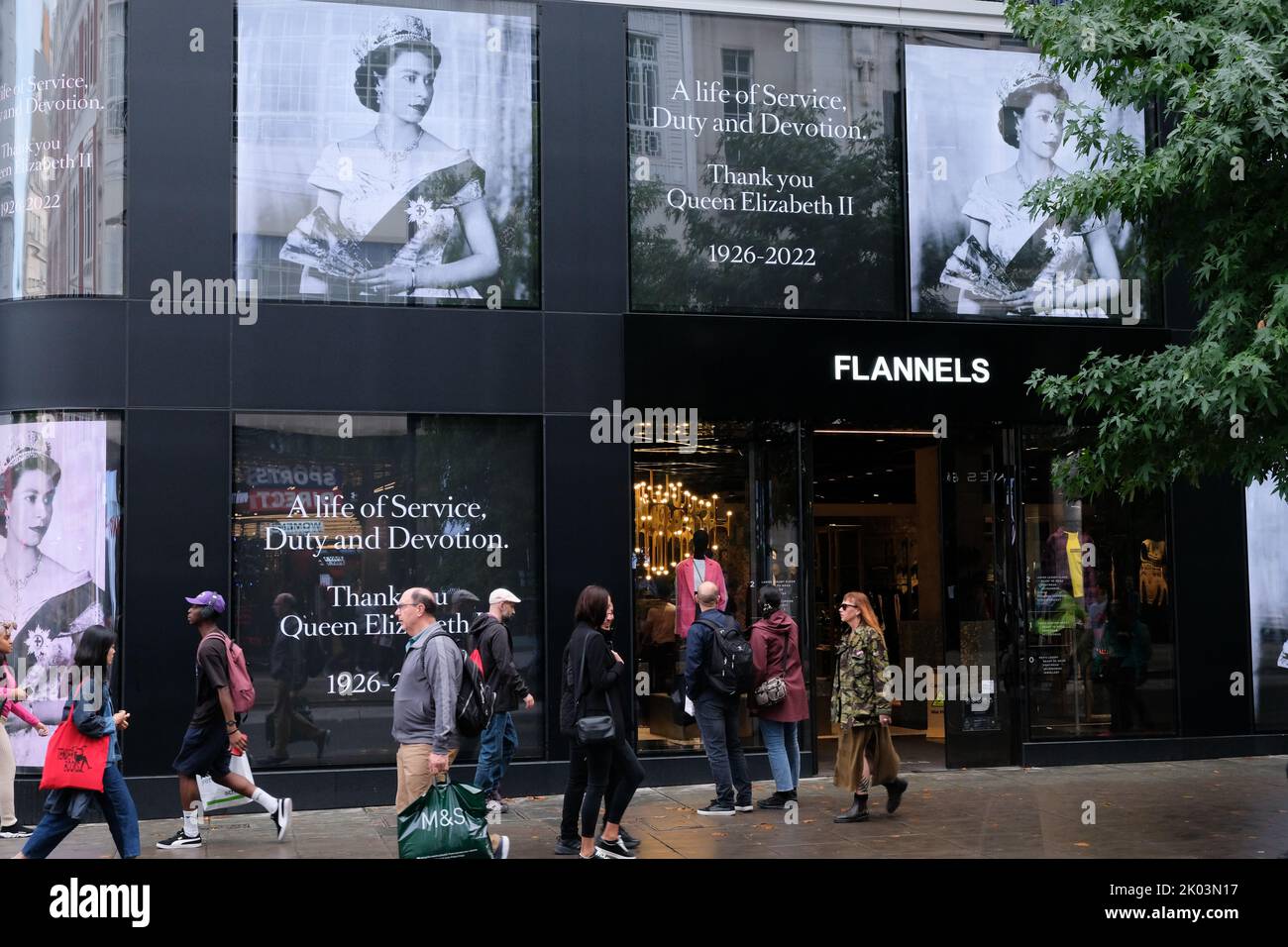Oxford Street, London, UK. 9th Sept 2022. Mourning the death of Queen ...