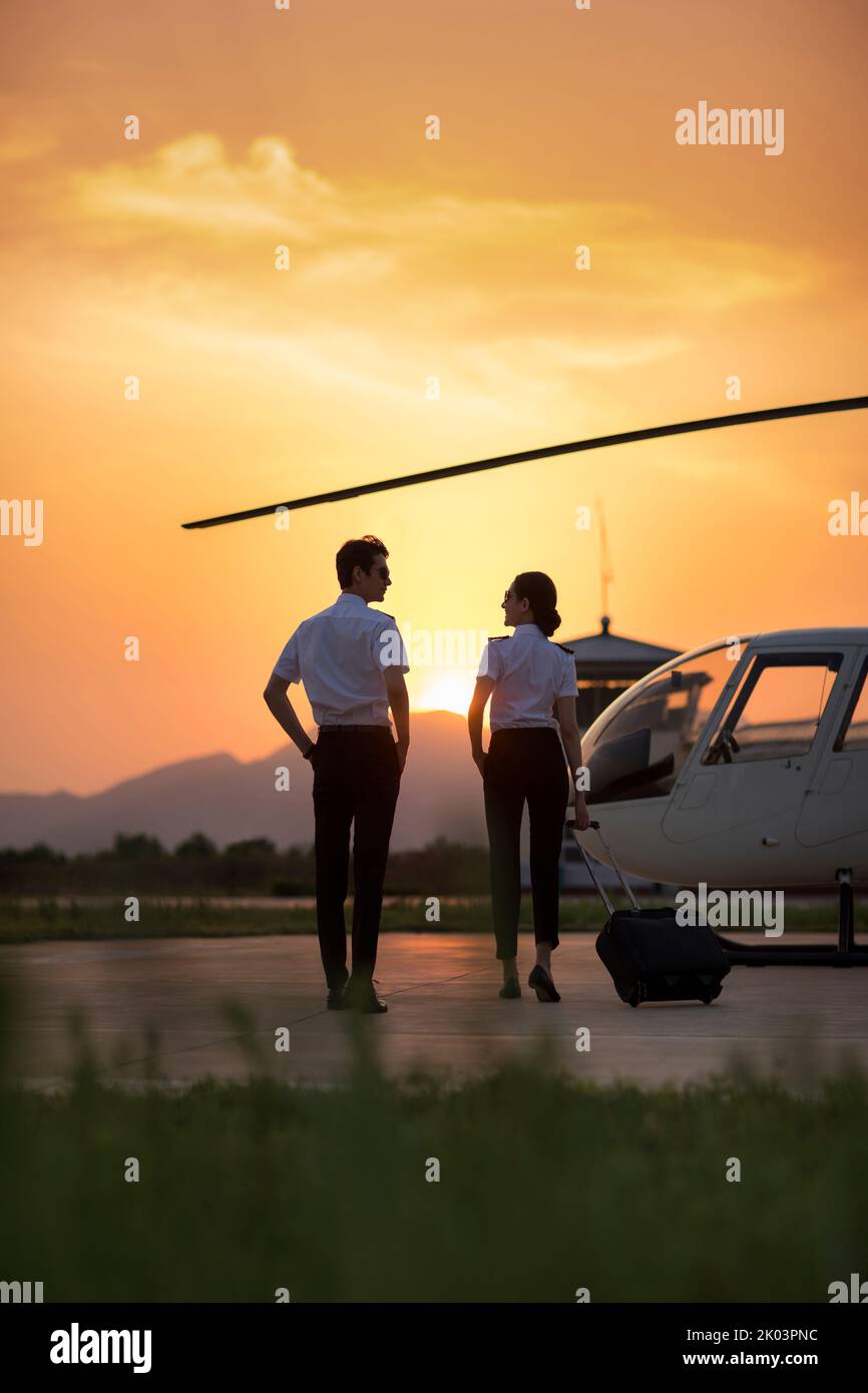 Pilots looking back hi-res stock photography and images - Alamy