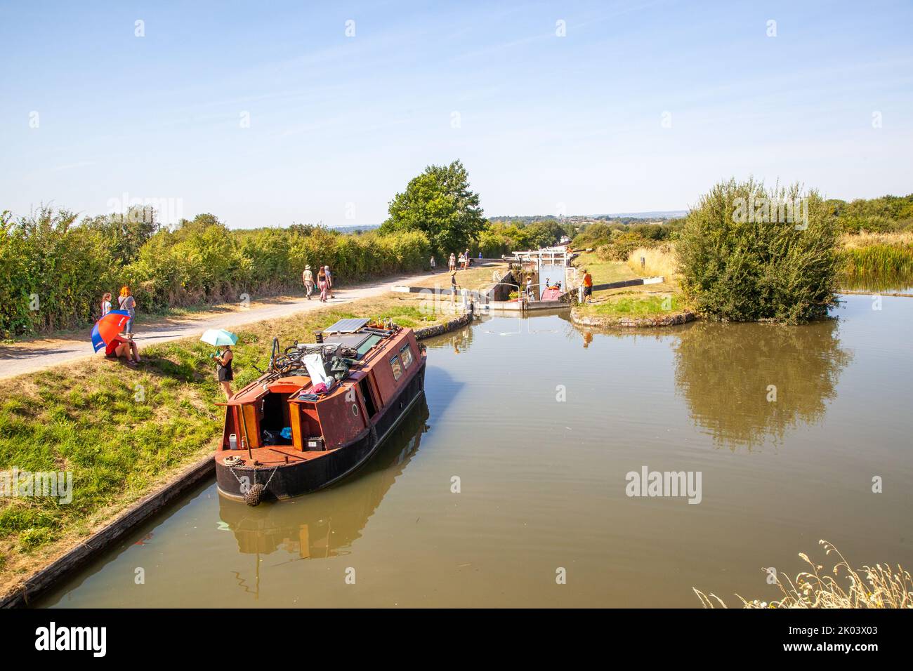 Canal narrowboats at Caen Hill Locks, a flight of 29 locks on the ...