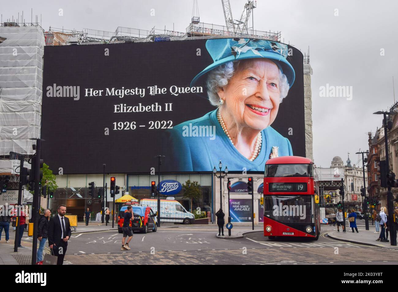 Piccadilly Lights in Piccadilly Circus displays a tribute as Queen ...