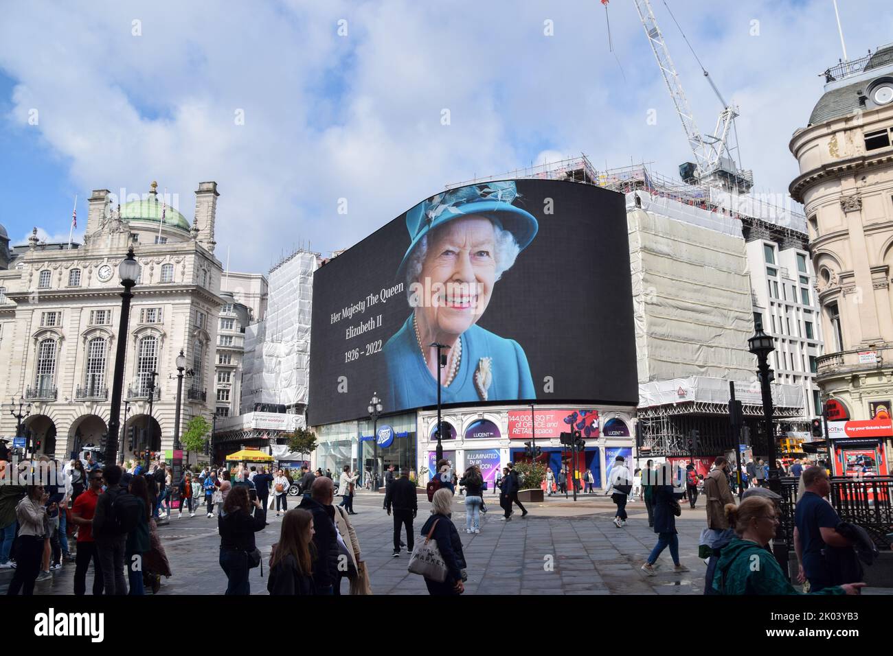 Piccadilly Lights in Piccadilly Circus displays a tribute as Queen ...