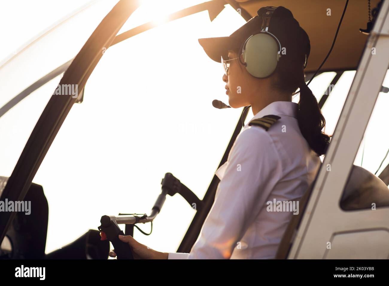 Pilot cockpit woman asian hi-res stock photography and images - Alamy