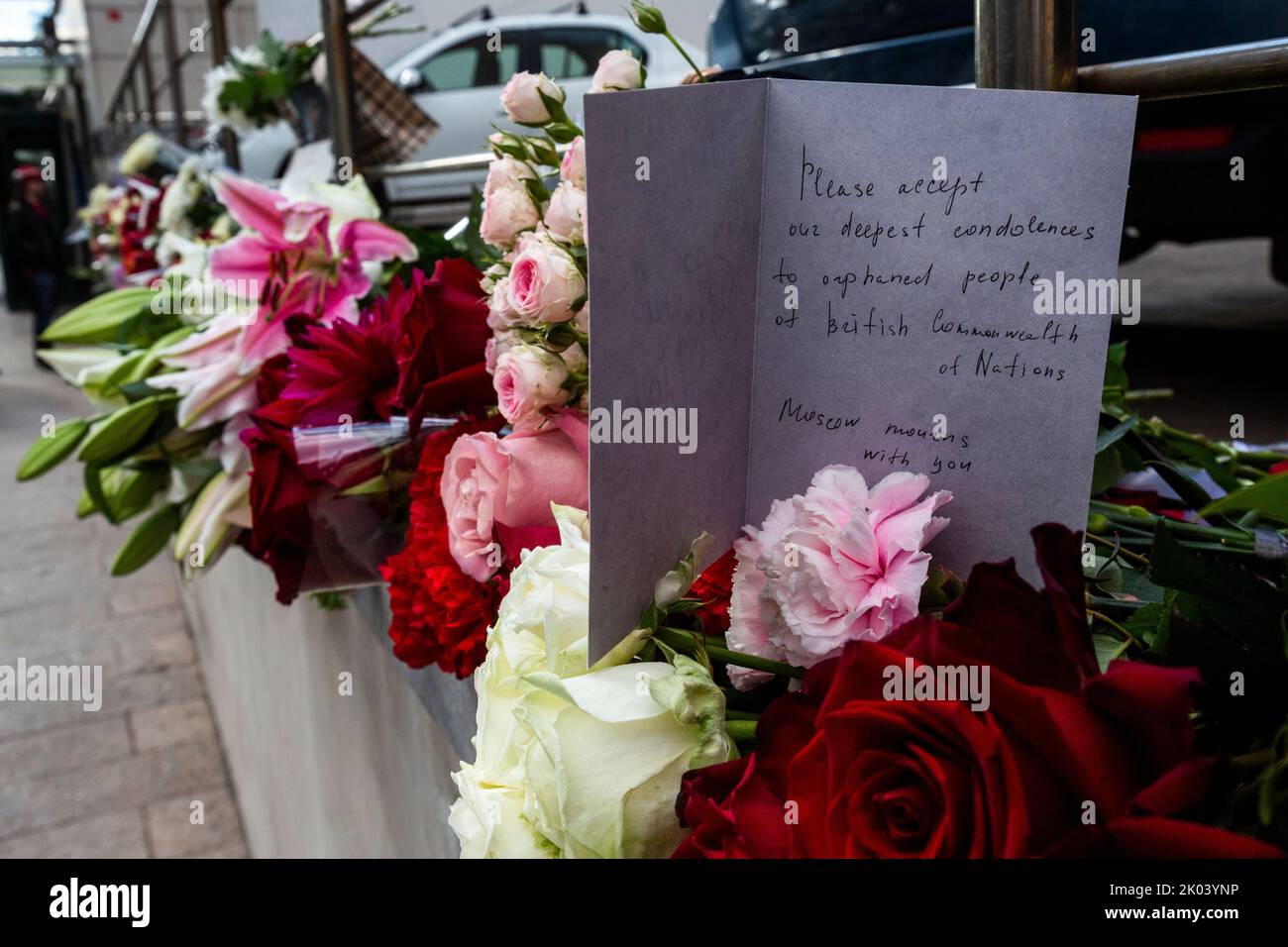 Moscow, Russia. 9th of September, 2022. Russians lay flowers outside ...