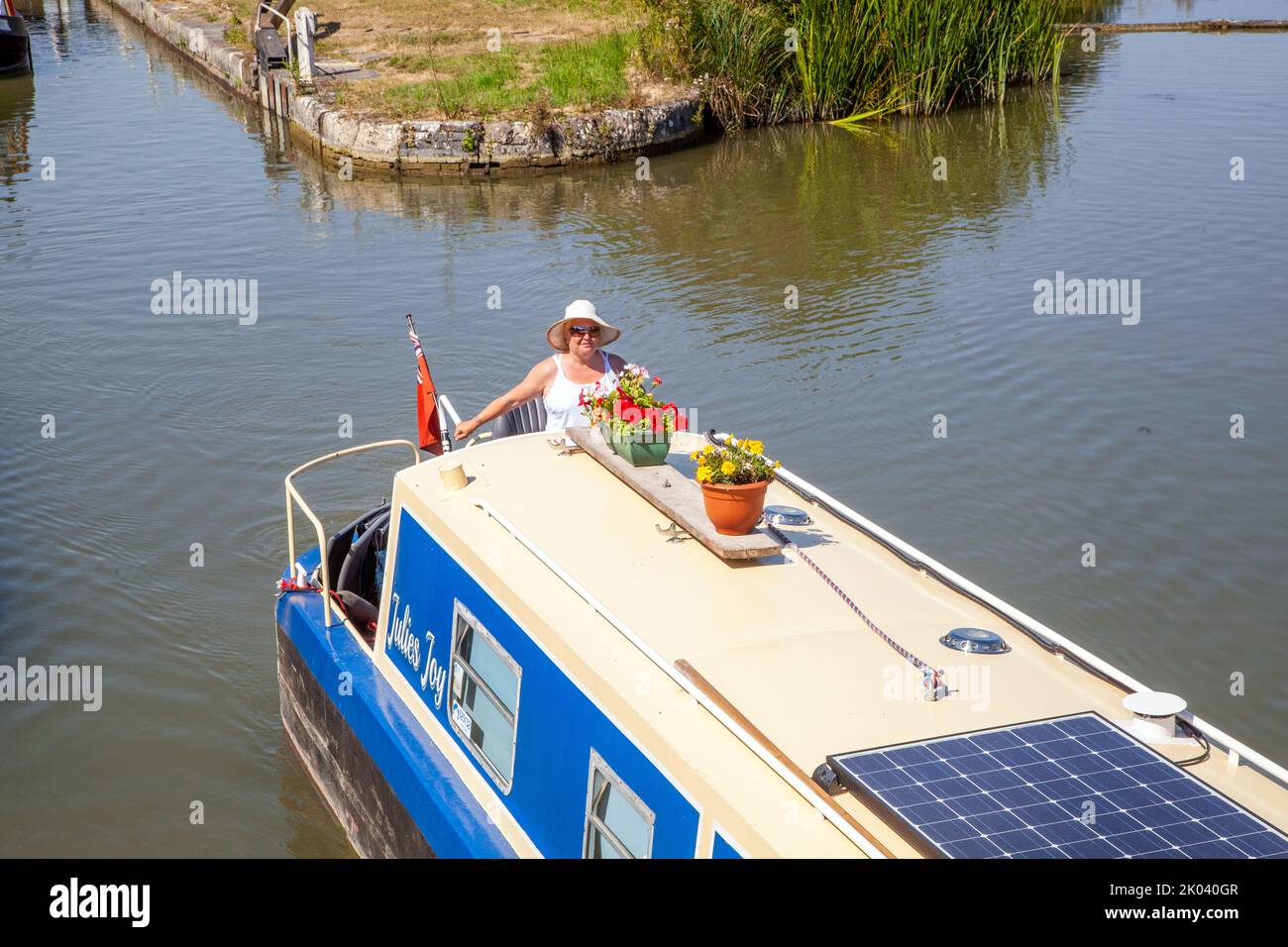 Canal narrowboats at Caen Hill Locks, a flight of 29 locks on the ...