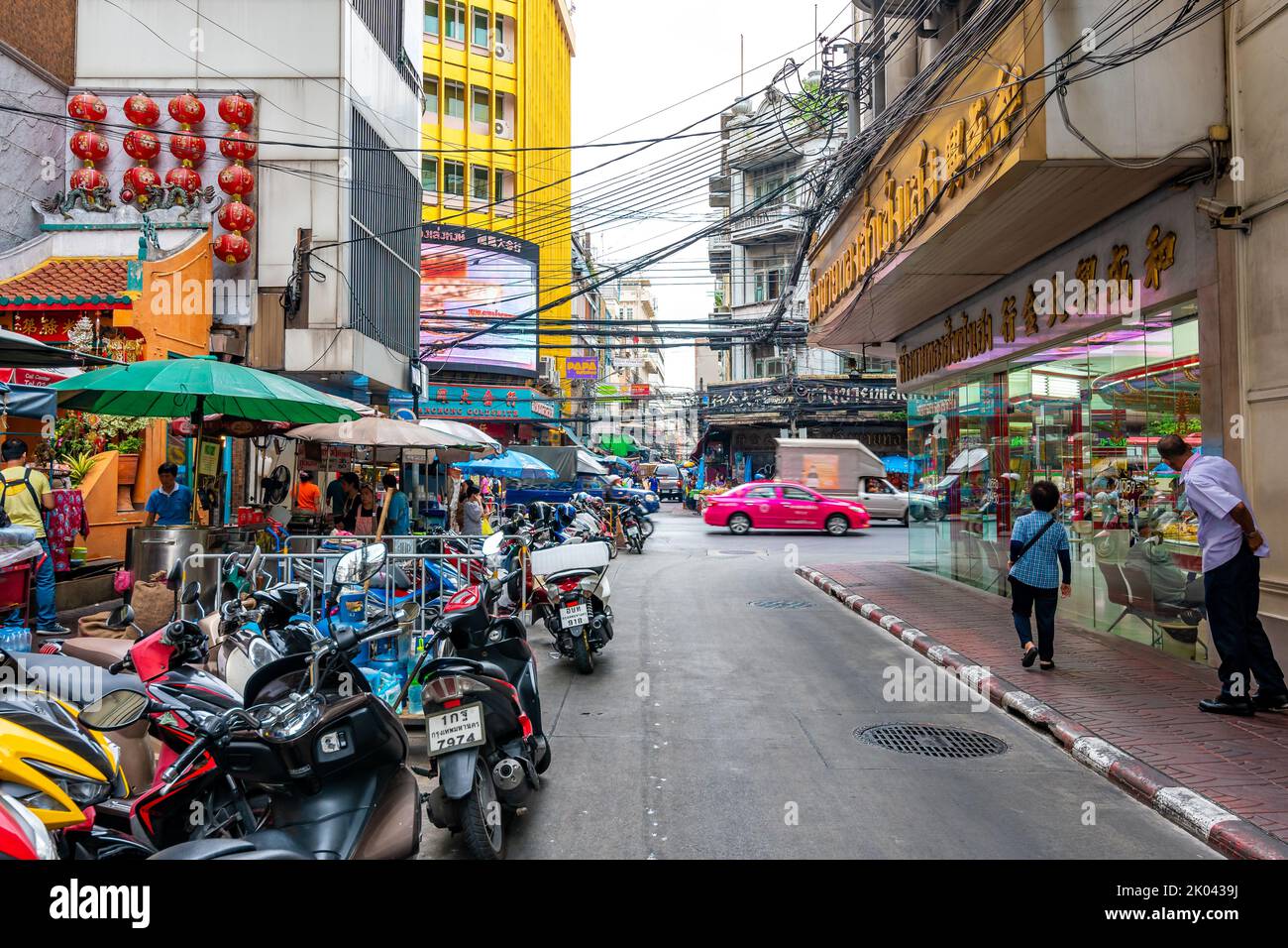 BANGKOK, THAILAND - 1.11.2019: Streets in the China town, Bangkok city ...