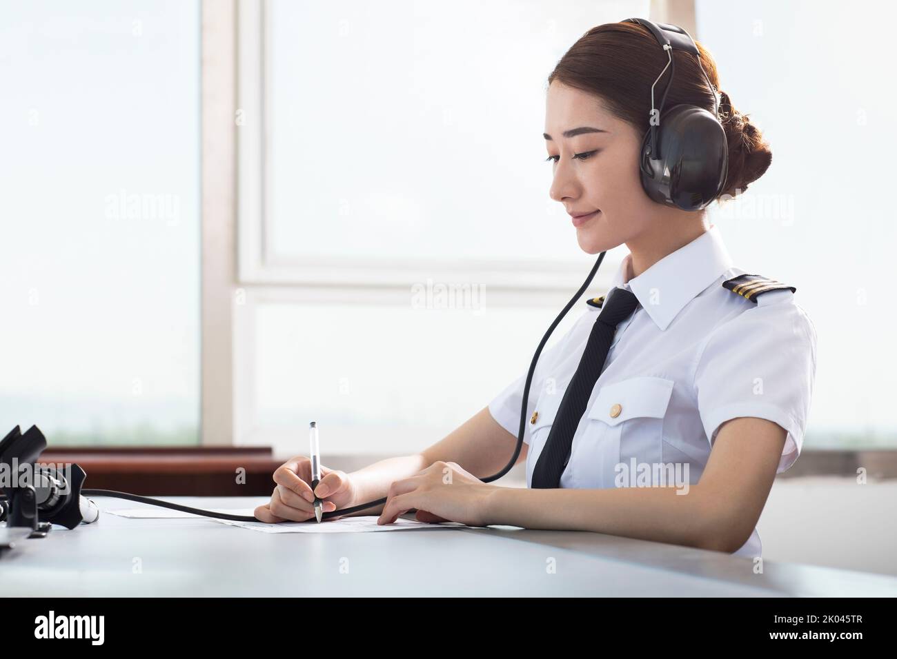 Air traffic controller hi-res stock photography and images - Alamy