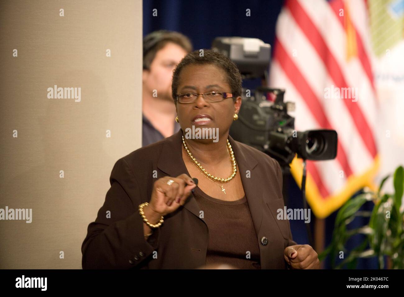 Secretary for public and indian housing hi-res stock photography and ...