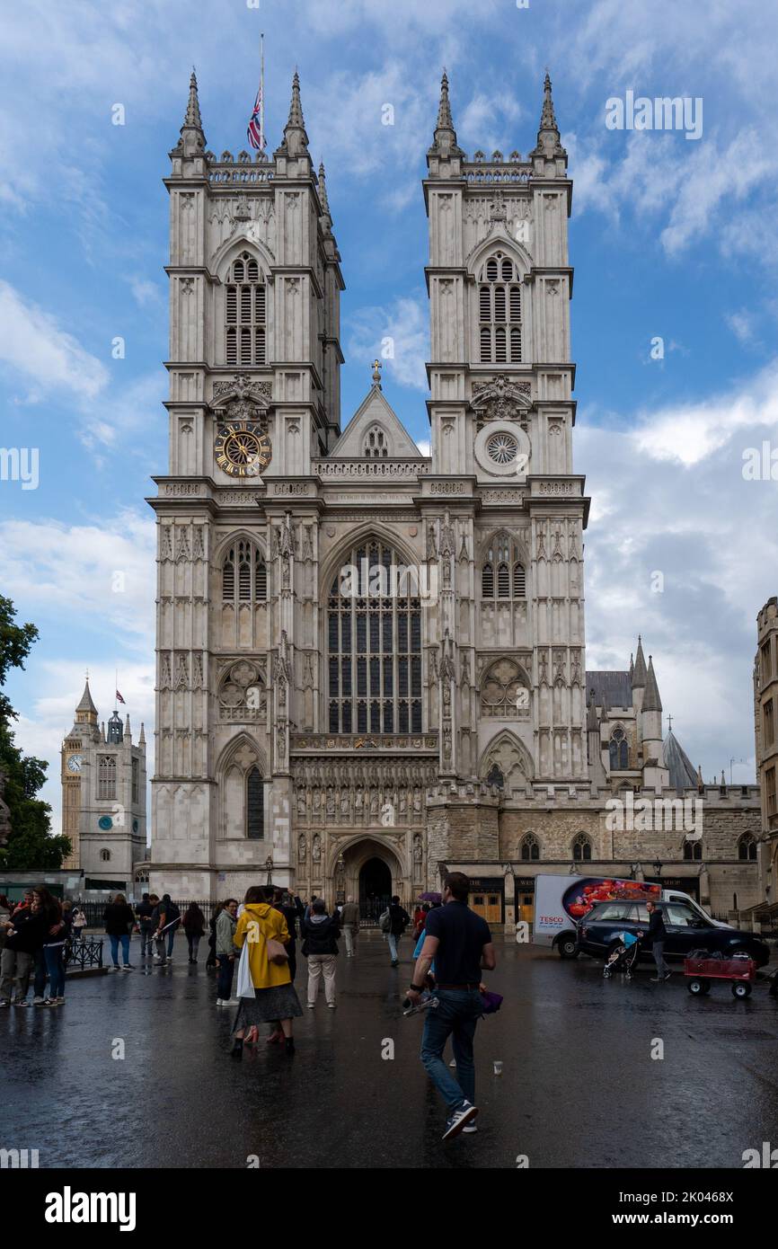 Westminster abbey flag hi-res stock photography and images - Alamy