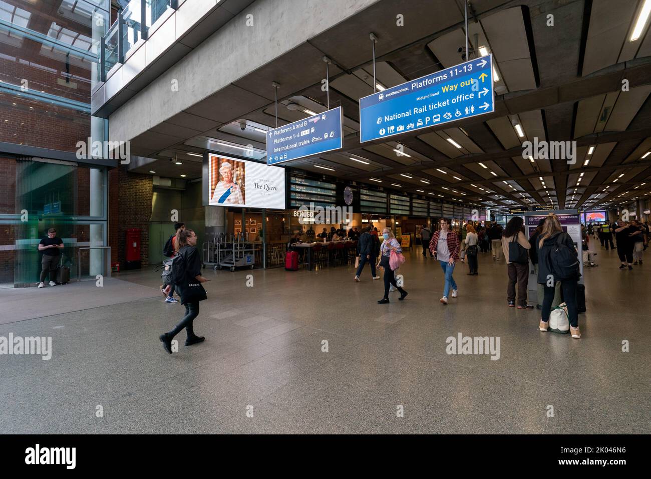 Queen elizabeth st pancras hi-res stock photography and images - Alamy