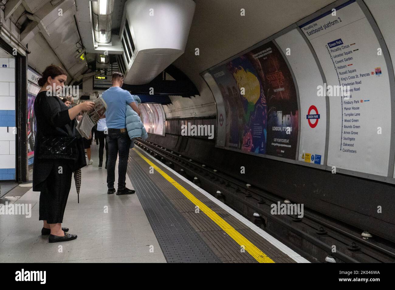 Piccadilly tube line hi-res stock photography and images - Alamy