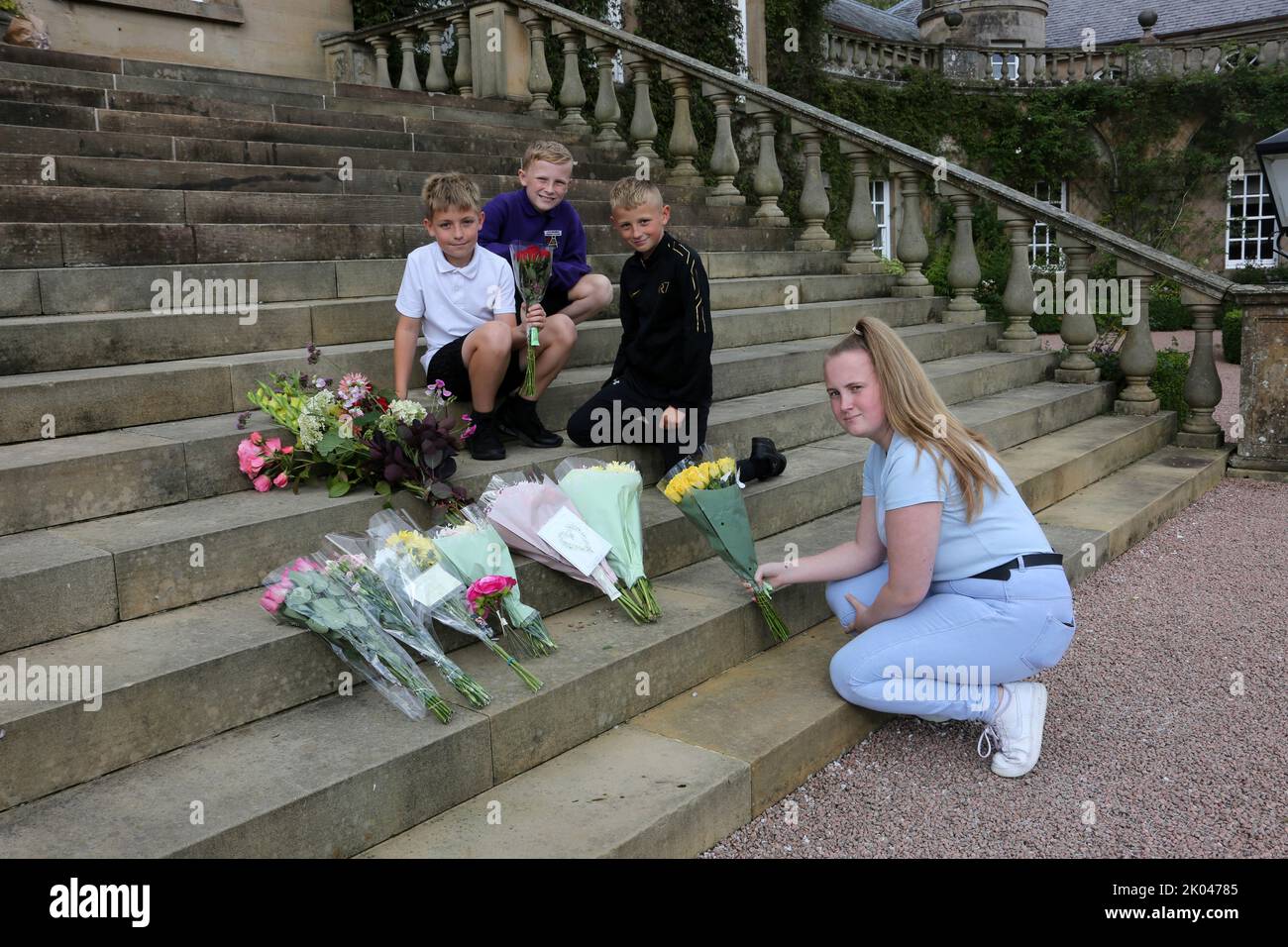 Flloral tributes hi-res stock photography and images - Alamy