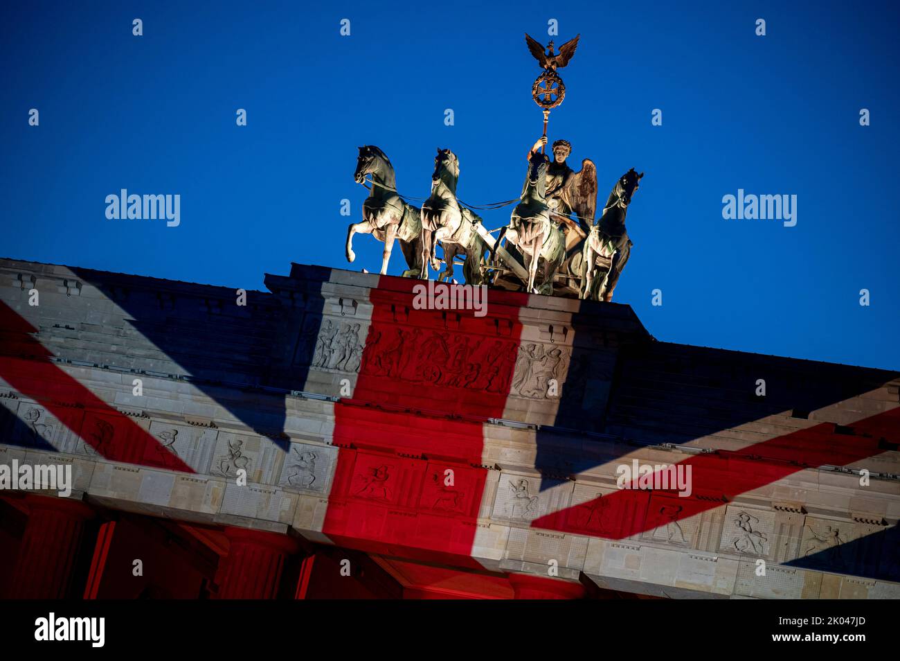 Berlin, Germany. 09th Sep, 2022. The Brandenburg Gate is illuminated in ...