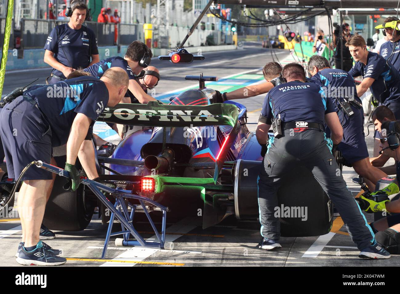 Mercedes f1 pit stop 2022 hi-res stock photography and images - Alamy