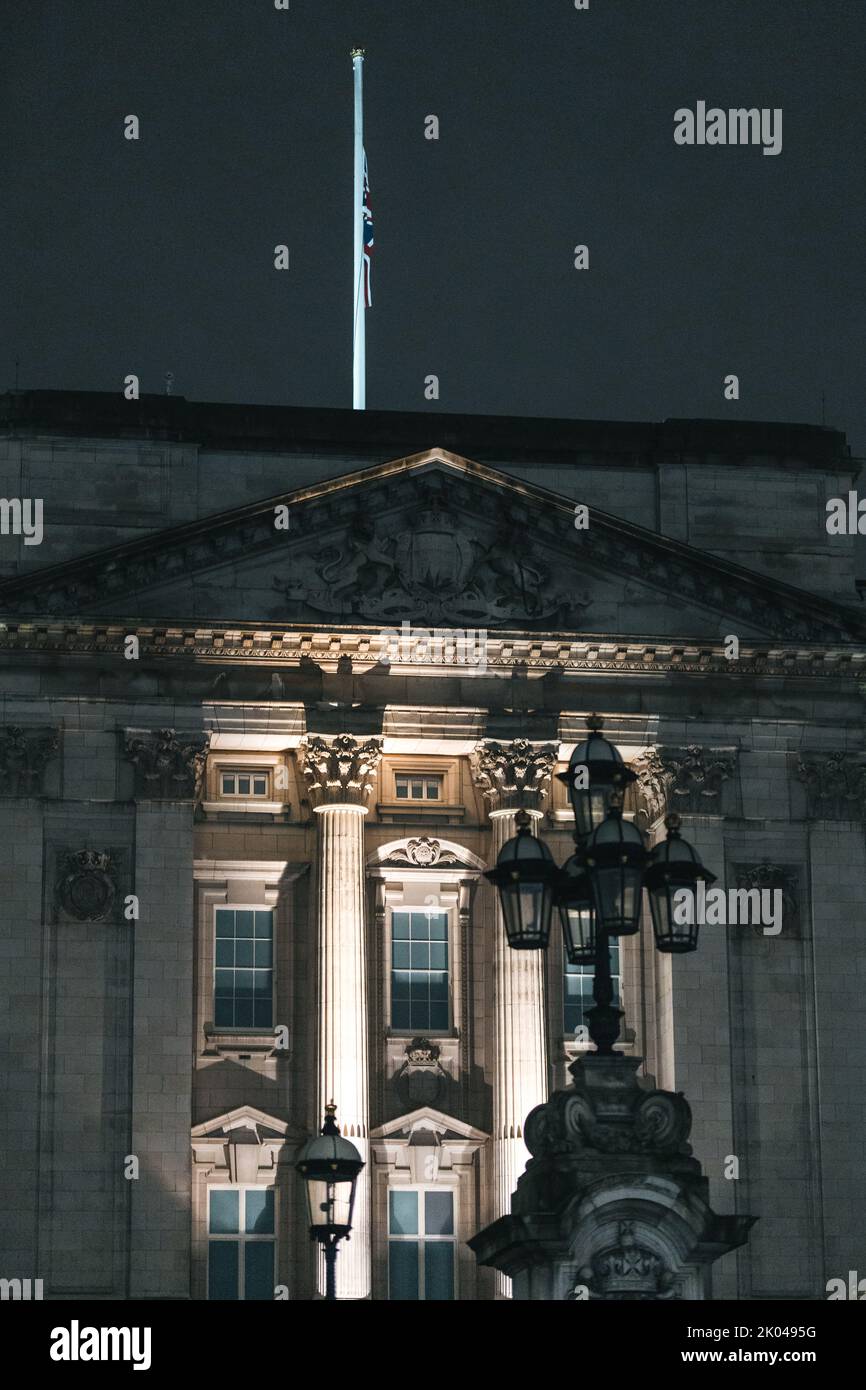 London | UK - 2022.09.08: People mourn and bring flowers under the rain ...