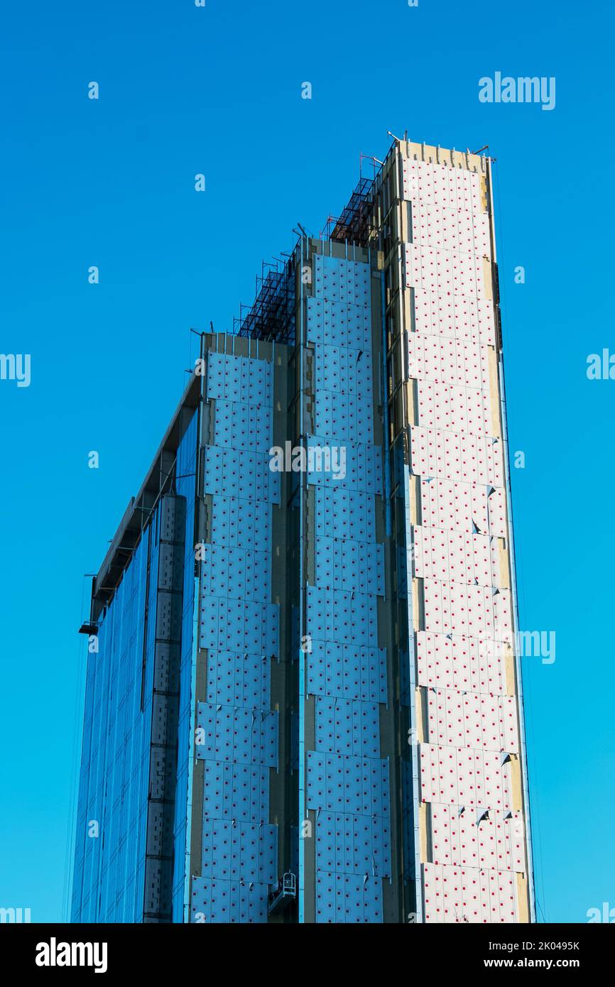 Glass cladding of a modern office building hi-res stock photography and ...