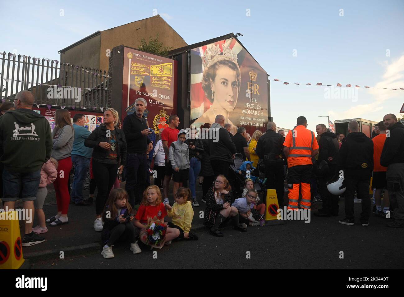 Loyalist Bands and members of the public come out to mourn the loss of ...