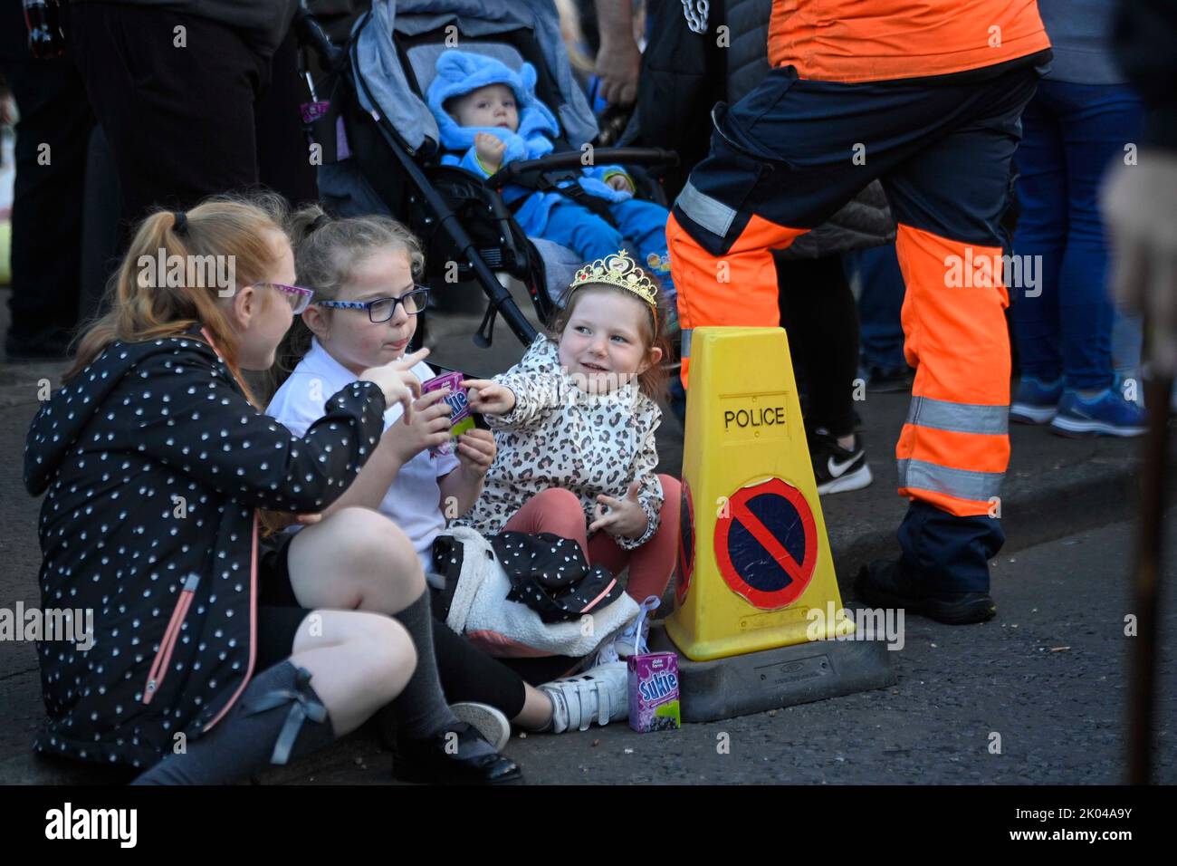 Loyalist Bands and members of the public come out to mourn the loss of ...