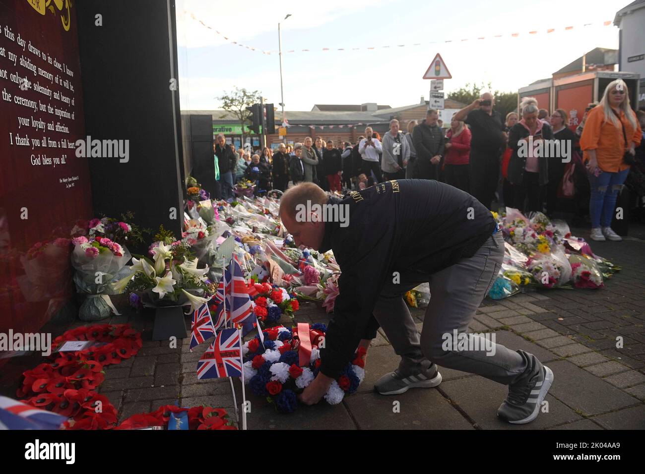 Loyalist Bands and members of the public come out to mourn the loss of ...