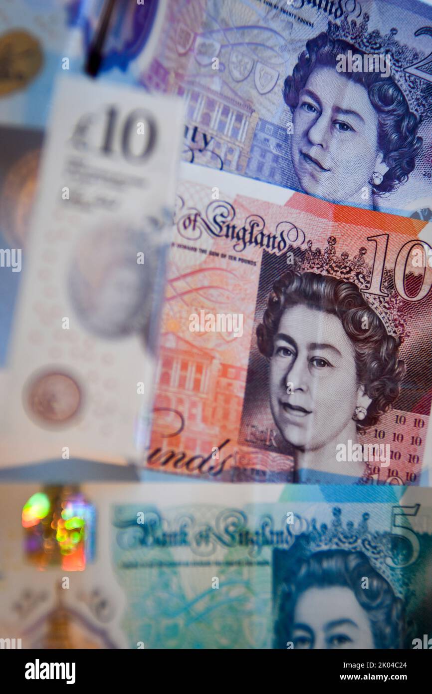 the Queen on bank notes Stock Photo - Alamy