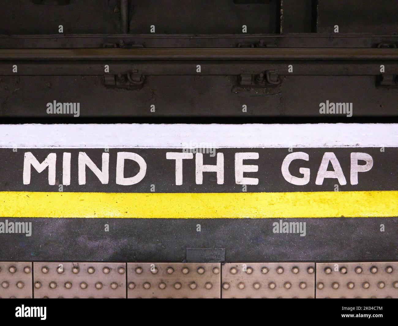 Mind the gap sign in London Underground Stock Photo - Alamy